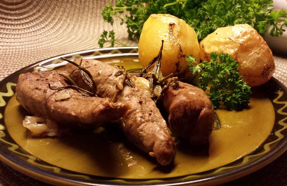 Arni fileto sto fourno me patates – filets d’agneau au four avec pommes ...