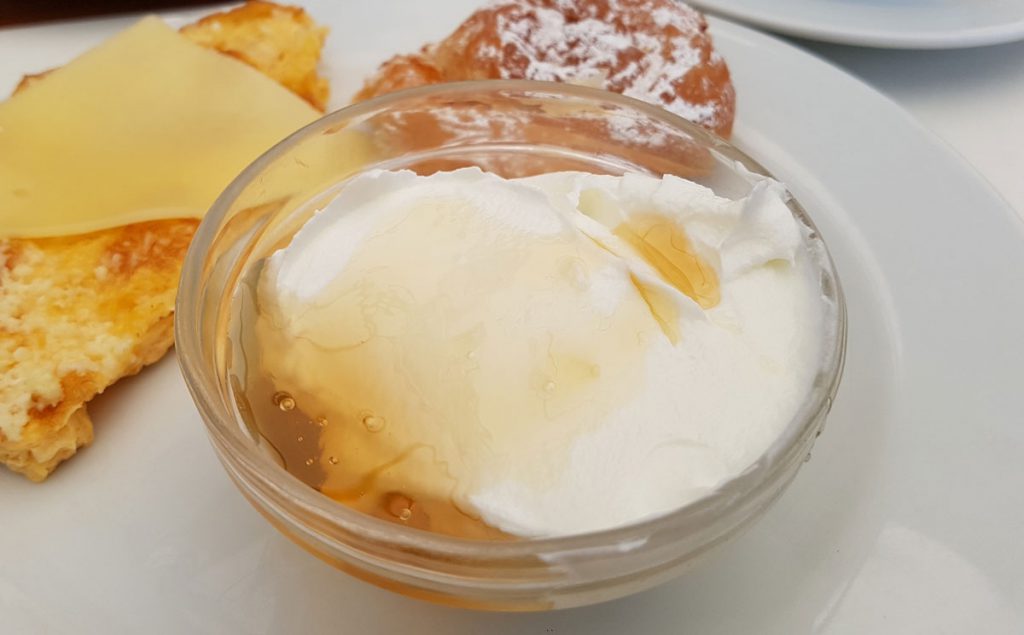 Giaoúrti me méli – Yogourt grec au miel